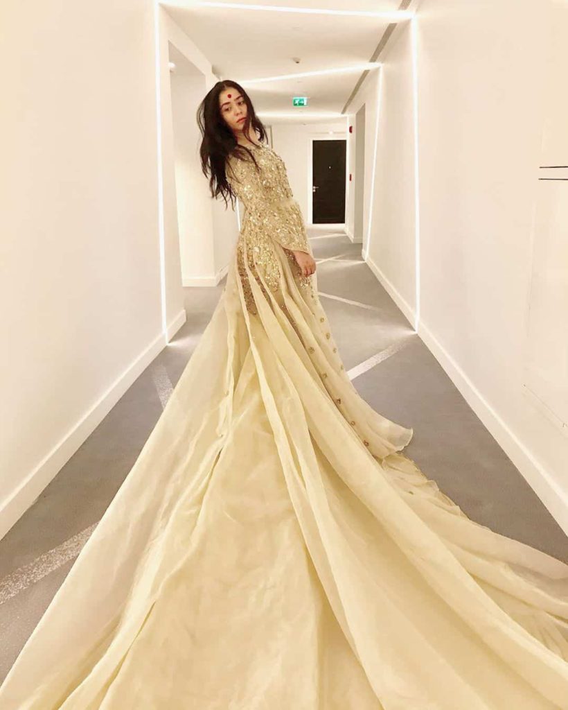 Humaima Malik Lets Her Fairytale Train Do the Talking [Pictures] - Lens