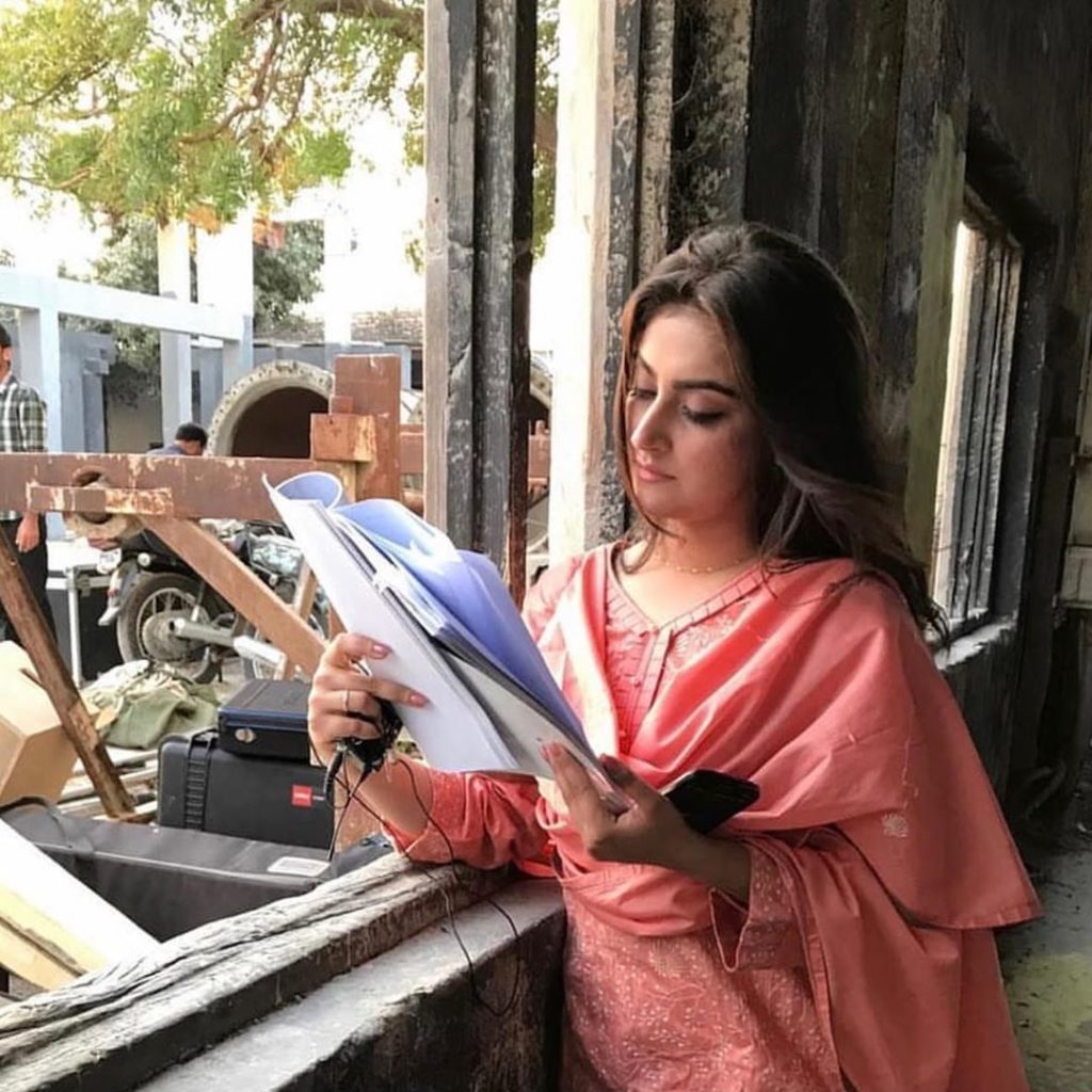 Hiba Bukhari Looks Gorgeous in These Latest Clicks [Pictures] - Lens