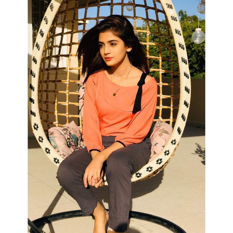 Young Actress Laiba Khan Looks Exceptionally Stunning [Pictures] - Lens