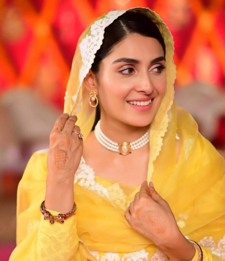 Ayeza Khan Shares Exclusive Photo Shoot From Her Drama [Pictures] - Lens