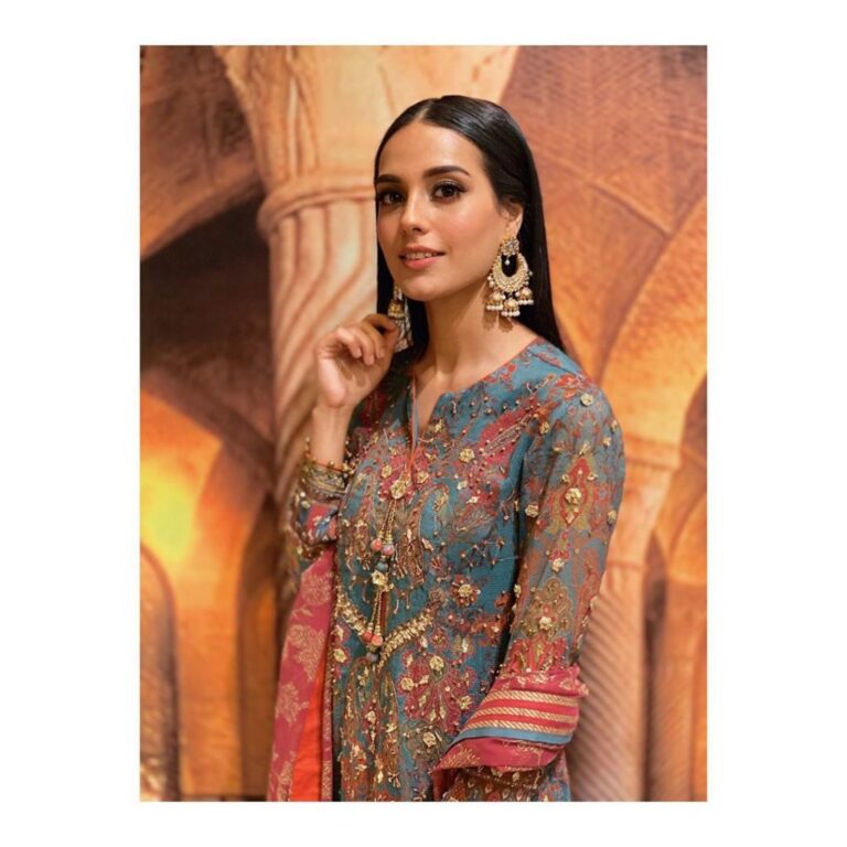 Iqra Aziz Looks Flawless in New Photoshoot [Pictures] - Lens