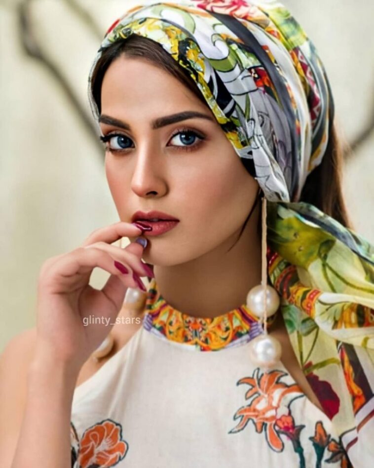Iqra Aziz Shows Us She's Both Beautiful and Bossy! [Pictures] - Lens