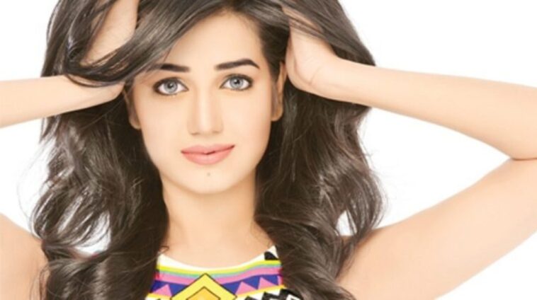 Anum Fayyaz Flaunts Her Baby Bliss [Pictures] - Lens