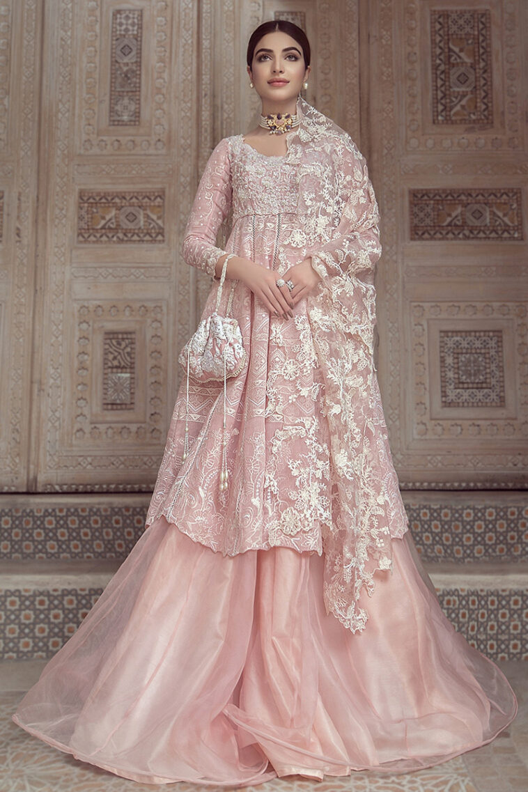Kinza Hashmi Looks Dreamy in Zainab Salman's Nikkah Collection ...