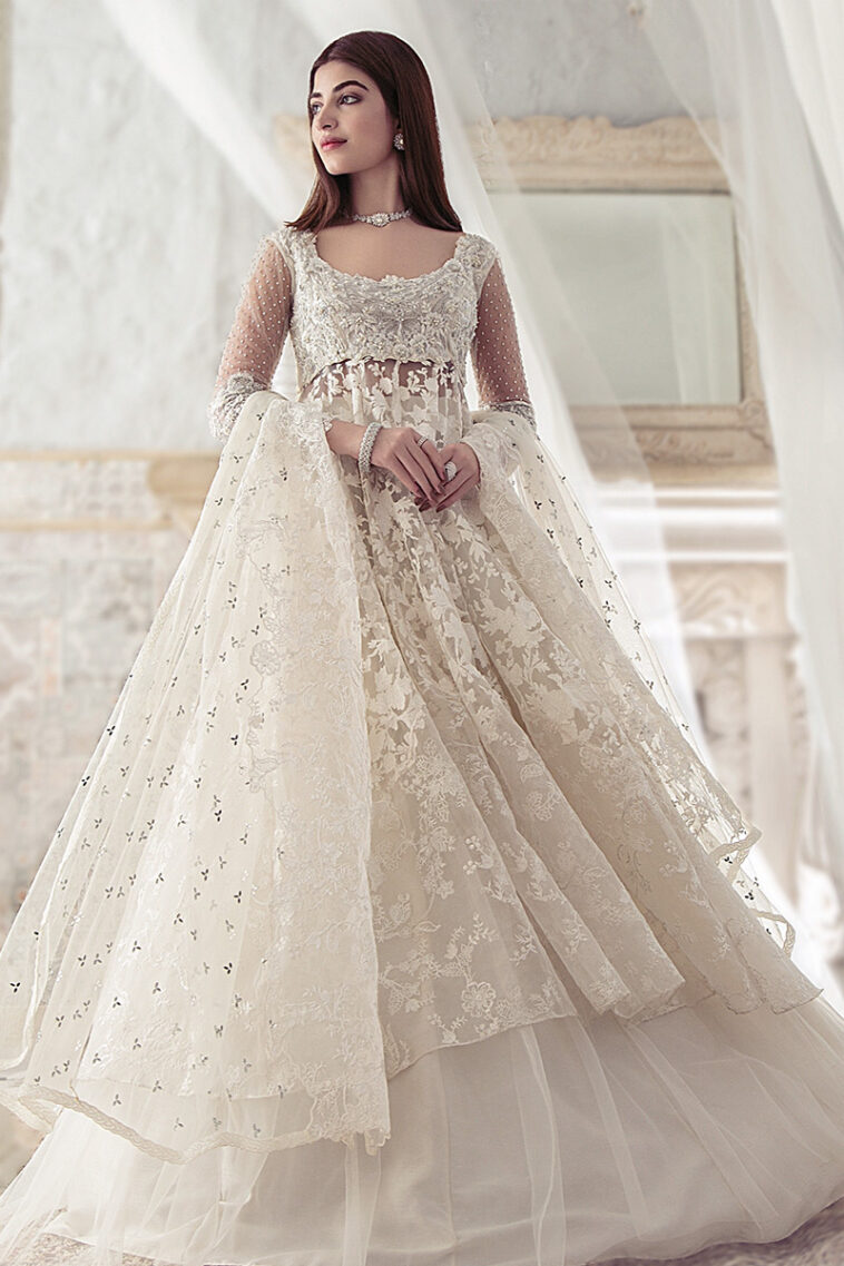 Kinza Hashmi Looks Dreamy in Zainab Salman's Nikkah Collection ...