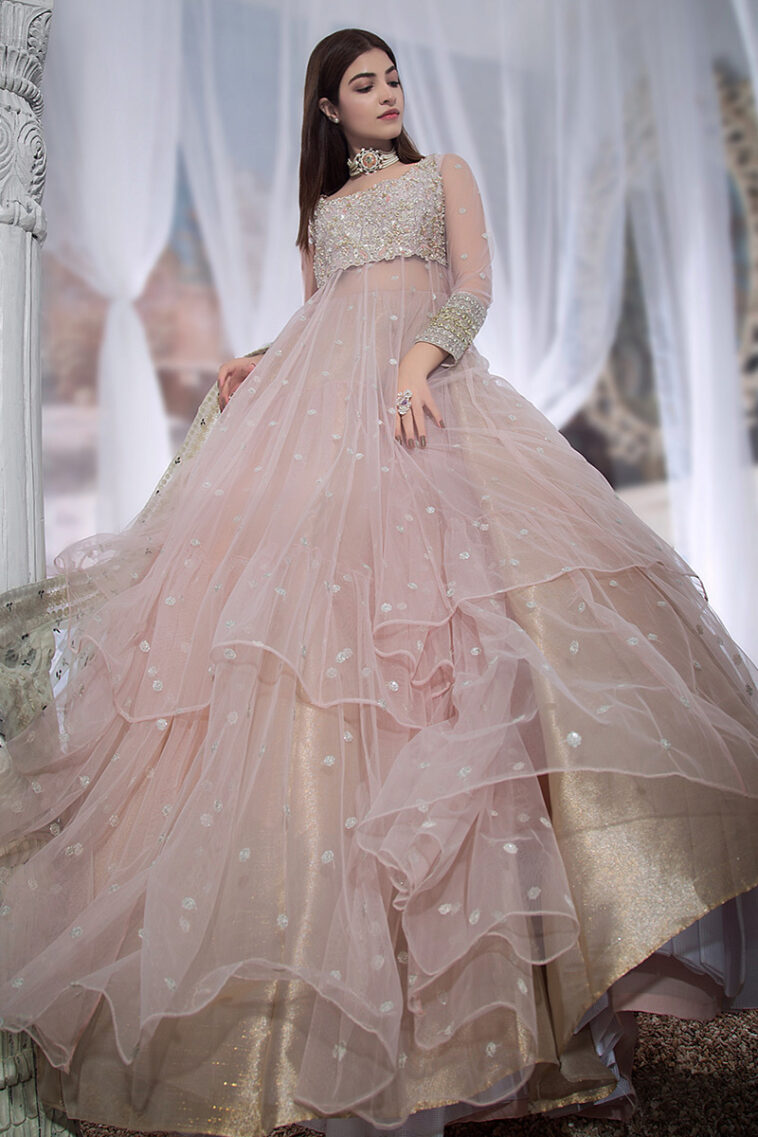 Kinza Hashmi Looks Dreamy in Zainab Salman's Nikkah Collection ...
