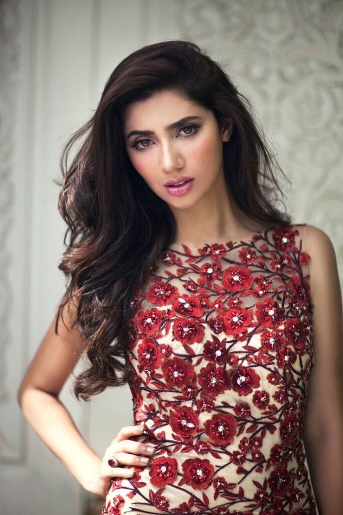Mahira Khan Proves Why She's the Kingpin of Fashion Icons [Pictures] - Lens