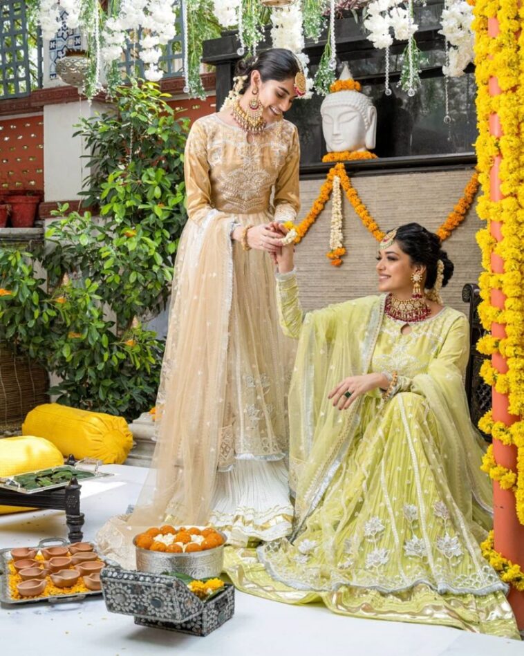 Sanam Jung Looks Ravishing for Anum Jung's Clothing Line [Pictures] - Lens