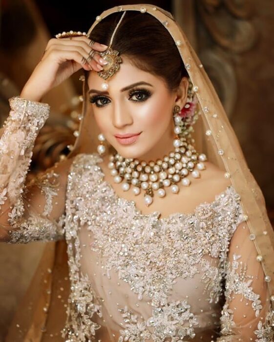Laiba Khan Gives Us 3 Amazingly Epic Bridal Looks for Winter [Pictures ...