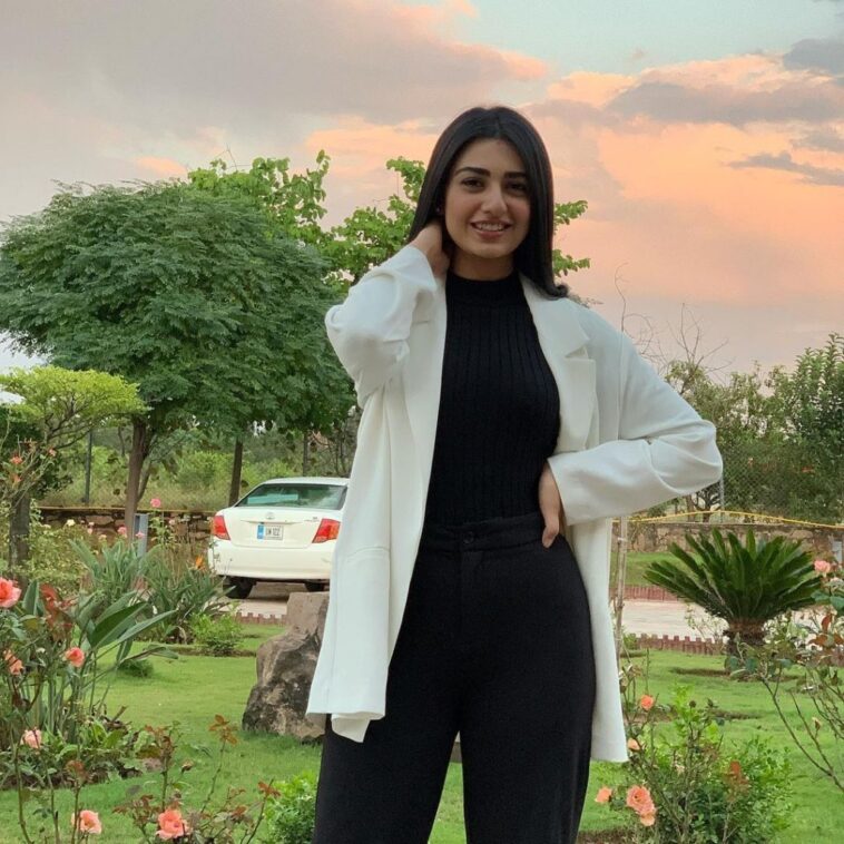 Sarah Khan Stuns Fans With Her Winter Wear Collection [Photos] - Lens