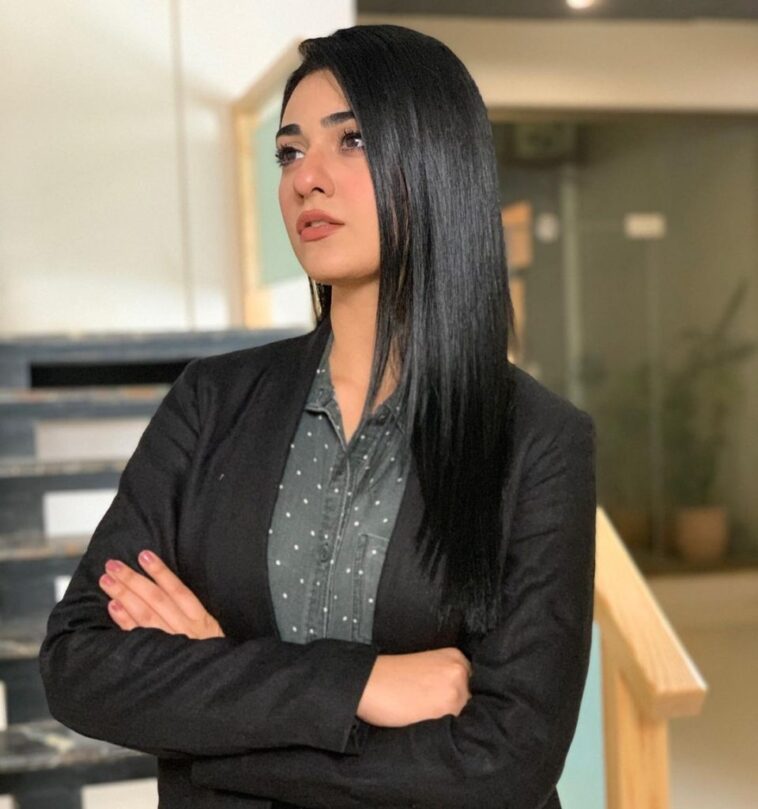 Sarah Khan Stuns Fans With Her Winter Wear Collection [Photos] - Lens