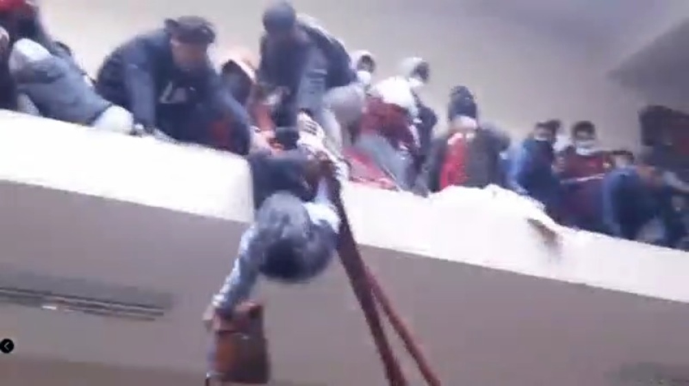 7 University Students Fall to Death at Bolivia University - Lens