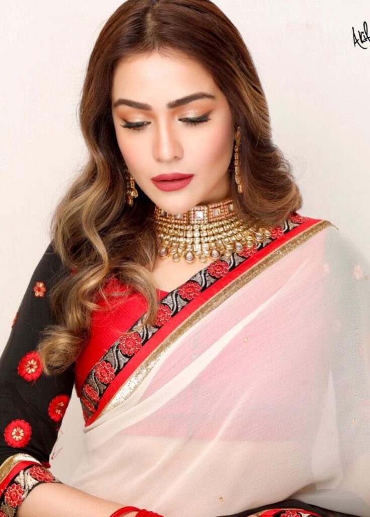 Humaima Malik Shows Us How To Rock Those Curls [Pictures] - Lens