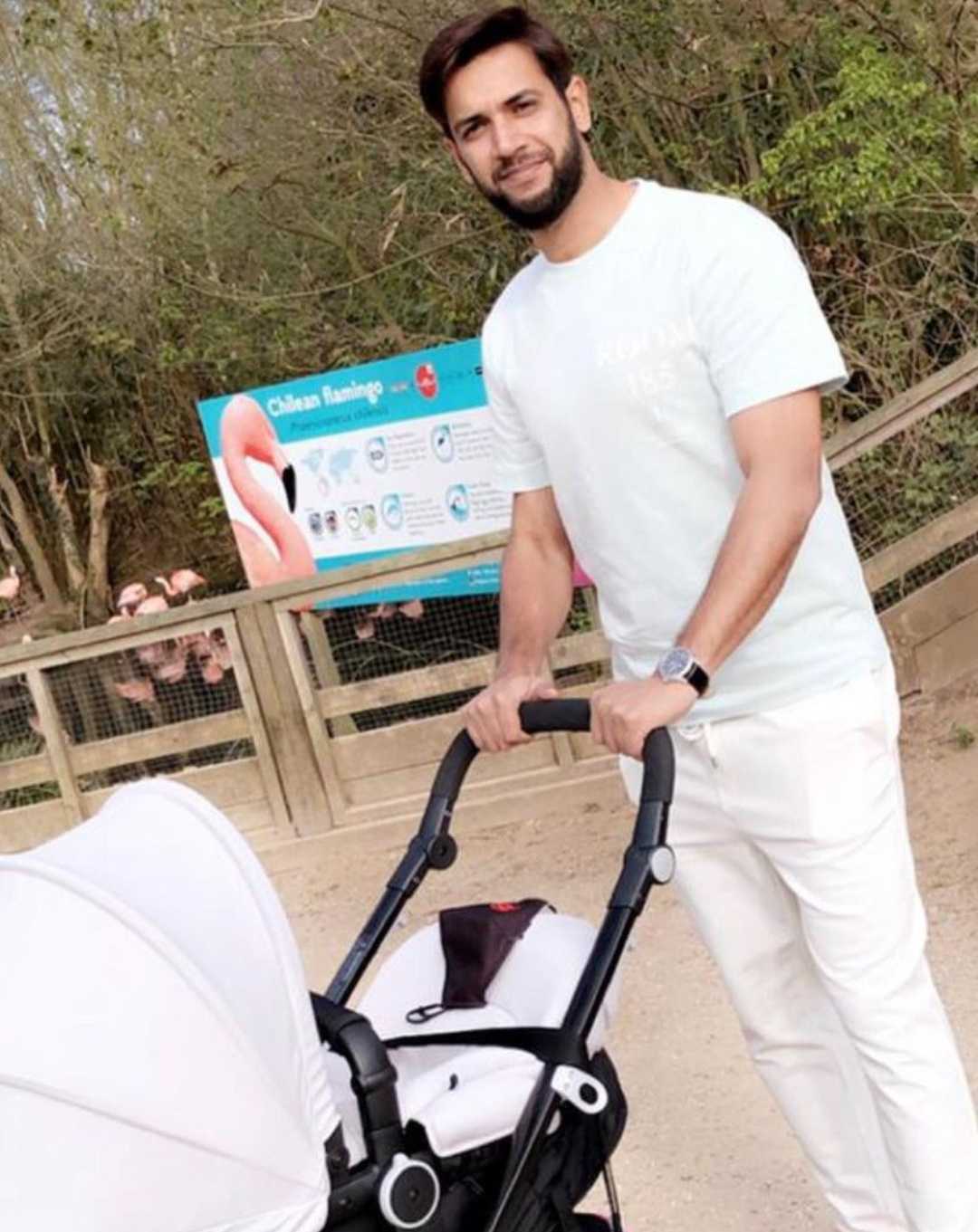 Family Bliss: Imad Wasim Takes a Fun Trip to the Zoo with Daughter - Lens