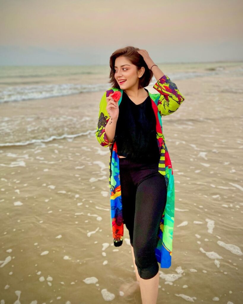 Alizeh Shah Gets Flak For Dressing 'Inappropriately' - Lens