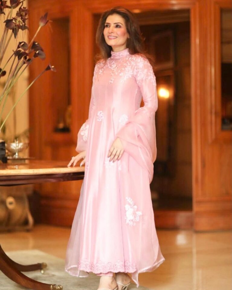 Resham Earns Style Points with Her Eastern Glam [Pictures] - Lens