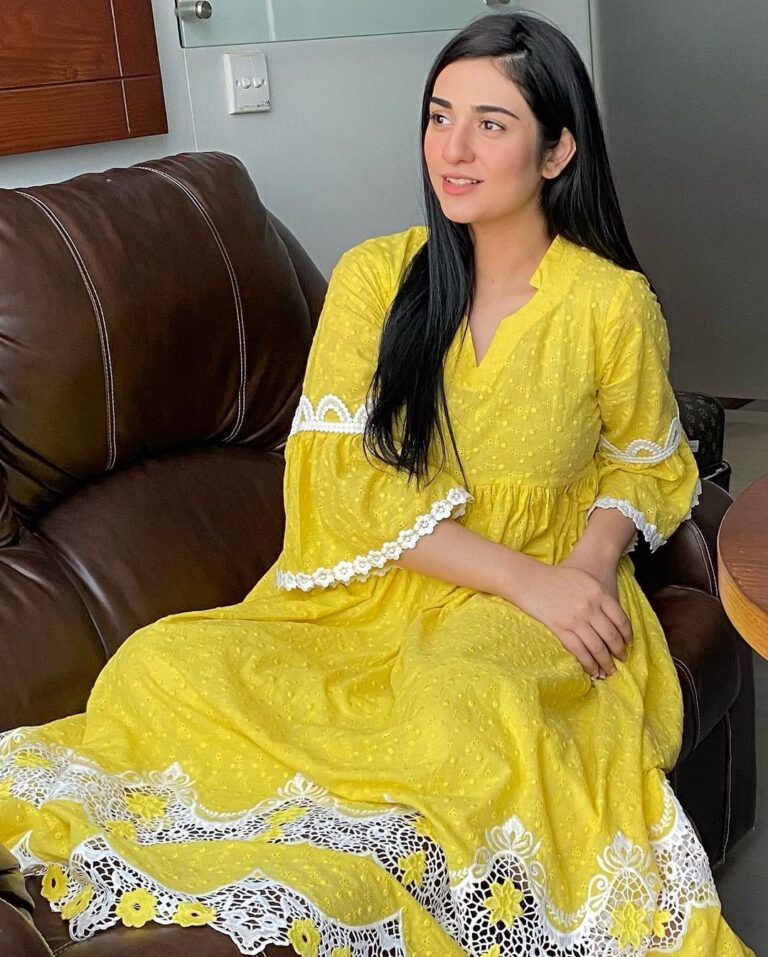 Sarah Khan Proves Why She's a Natural Beauty In Basic Wear - Lens