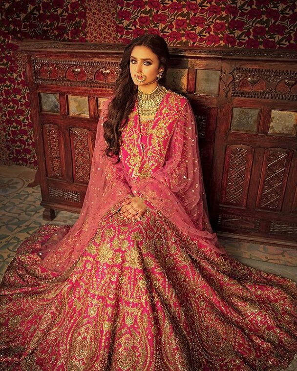 Hira Mani Pays Homage to the Traditional Bride [Pictures] - Lens