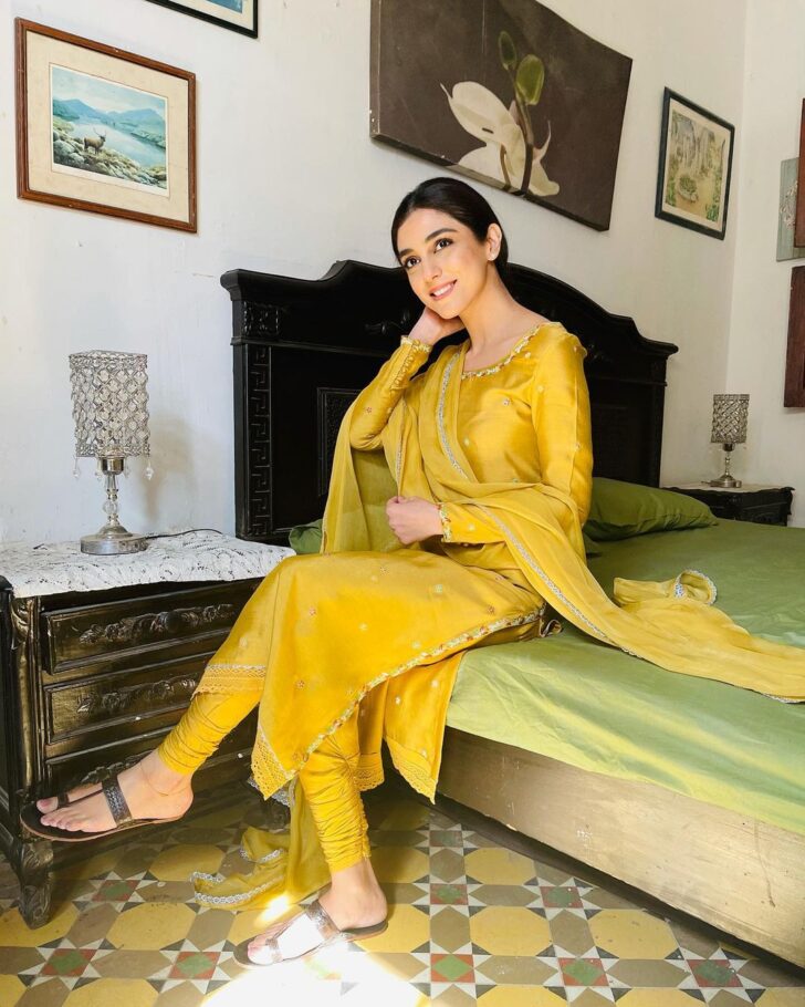 Maya Ali Is Effortlessly Beautiful In Simple 'Desi' Attires - Lens