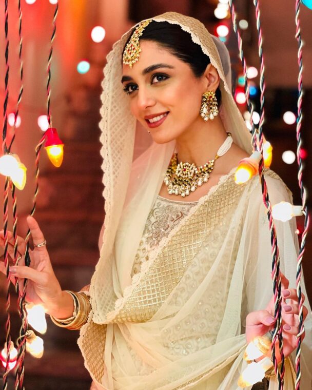 Maya Ali Is Effortlessly Beautiful In Simple 'Desi' Attires - Lens