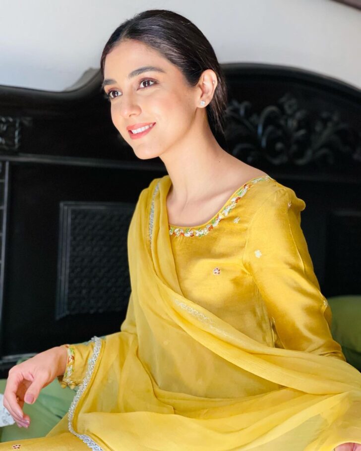 Maya Ali Is Effortlessly Beautiful In Simple 'Desi' Attires - Lens