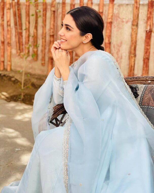 Maya Ali Is Effortlessly Beautiful In Simple 'Desi' Attires - Lens