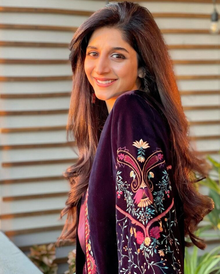 Mawra Hocane Rocks a Classic 'Kala Jora' In Style - Lens