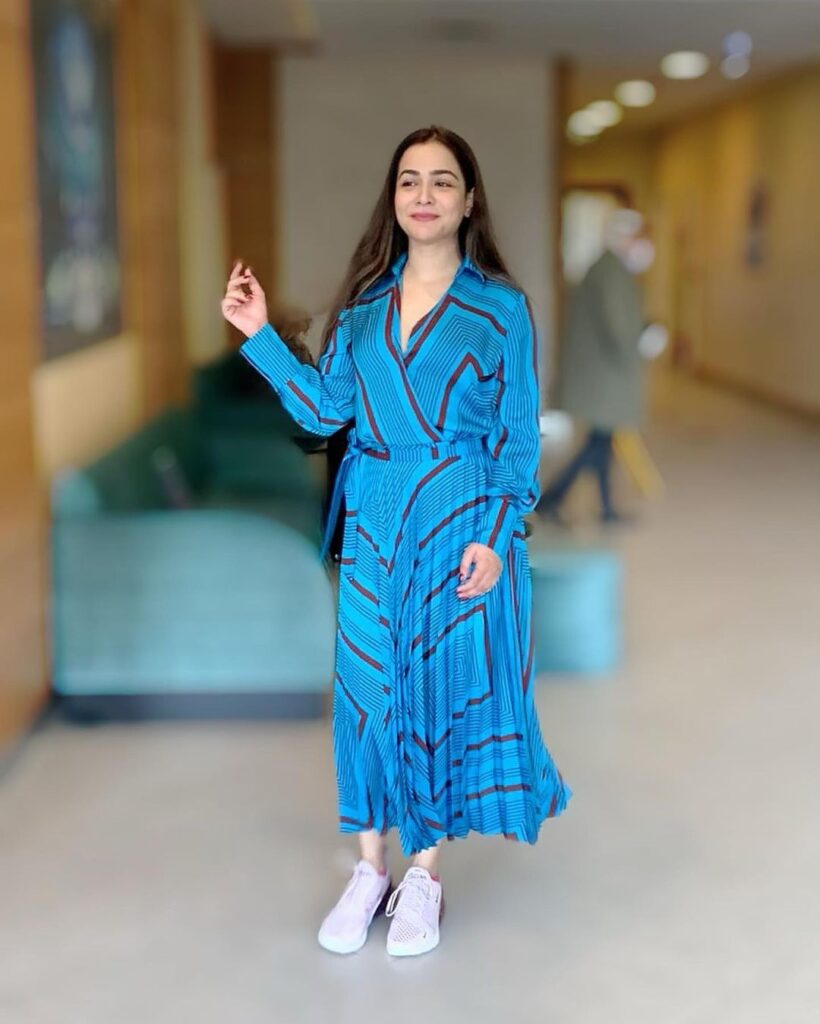 Humaima Malick Rocks a Breezy Blue Dress In Turkey [Pictures] - Lens