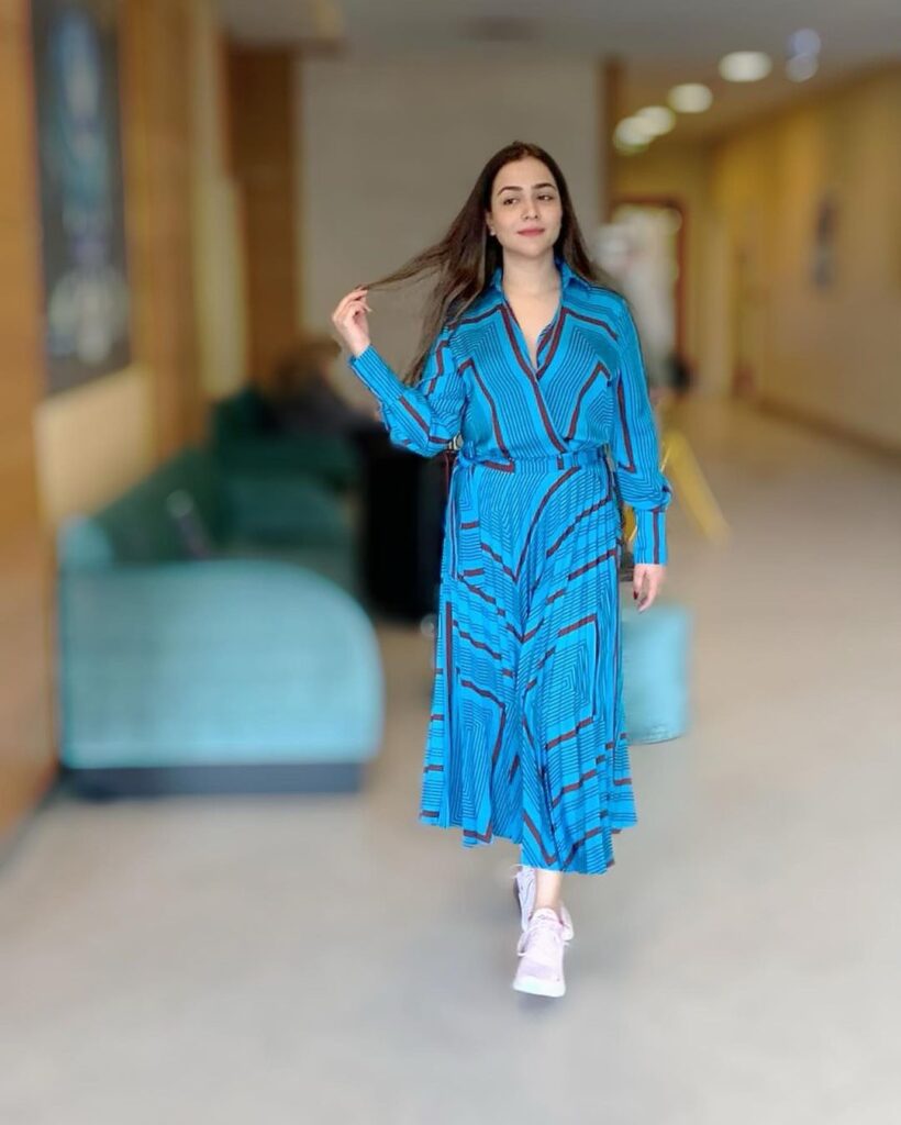 Humaima Malick Rocks a Breezy Blue Dress In Turkey [Pictures] - Lens