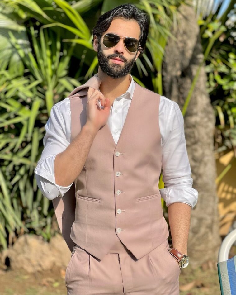 Ameer Gilani Celebrates His Birthday In the Hills, Mawra Hocane Wishes ...