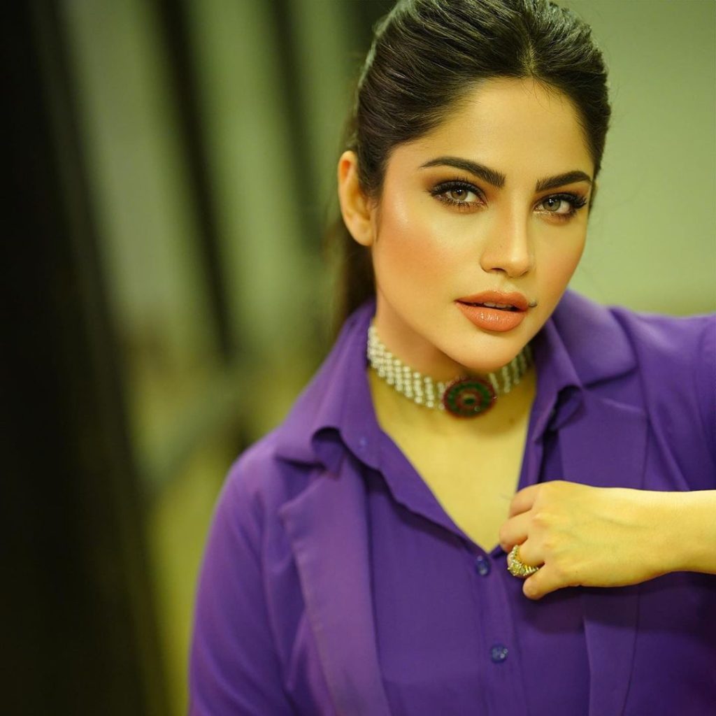 Pakistani Actresses Who Look Simply Prefect In Solids [Pictures] - Lens