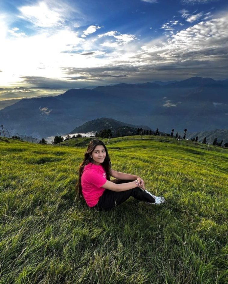 Mohammad Hafeez and Family Enjoy Vacation in Kashmir [Pictures] - Lens