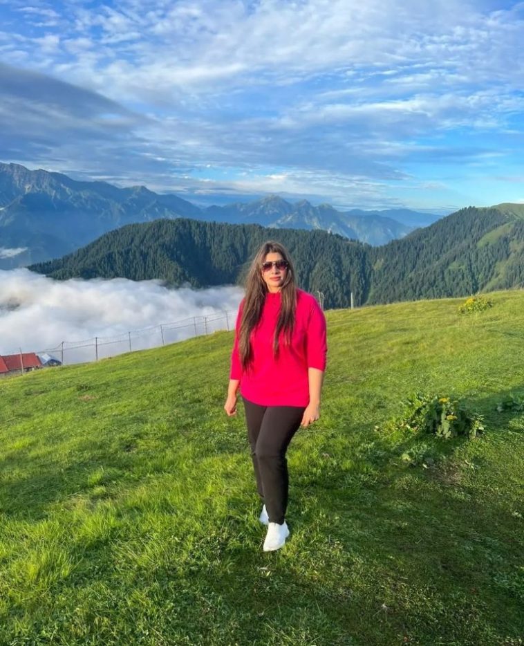 Mohammad Hafeez and Family Enjoy Vacation in Kashmir [Pictures] - Lens