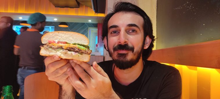 Daily Deli: Lahore's Famous Burger Joint Finally Arrives at the 'Burger ...
