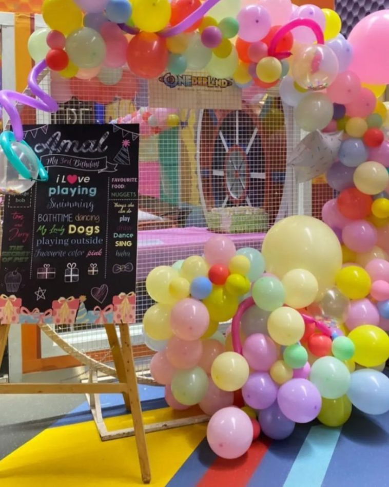 Amal Muneeb Marks Another Cute Birthday Celebration with Family - Lens