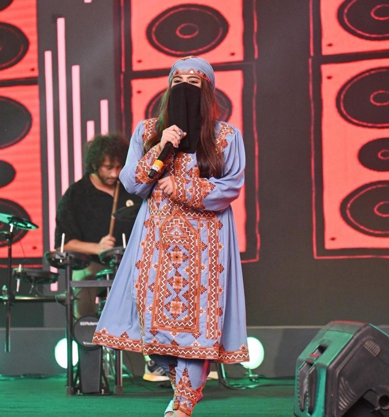 Eva B Praised for Wearing Traditional Baloch Dress for a Show [Images ...