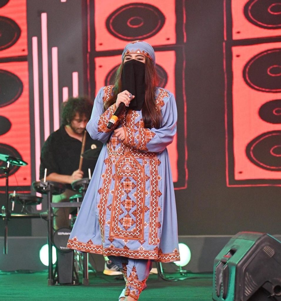 Eva B Praised for Wearing Traditional Baloch Dress for a Show [Images ...