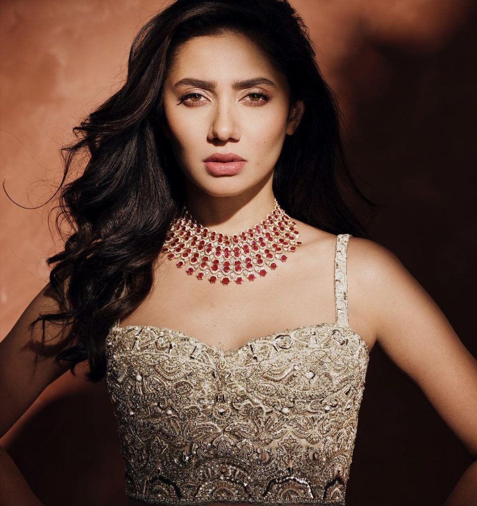 Mahira Khan Lights Up the Dance Floor at Frieha Altaf’s Son's Wedding ...