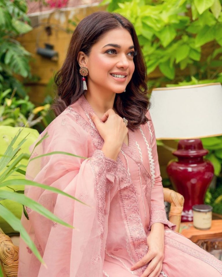 Sanam Jung — Age, Husband, Sisters, Drama List, Instagram, Pics, and More