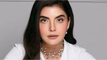 Morning Show Queen Nida Yasir Looks Ravishing in Black Net Anarkali ...
