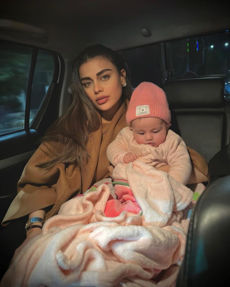 Sadaf Kanwal Shares an Adorable Picture with Her Little Girl - Lens