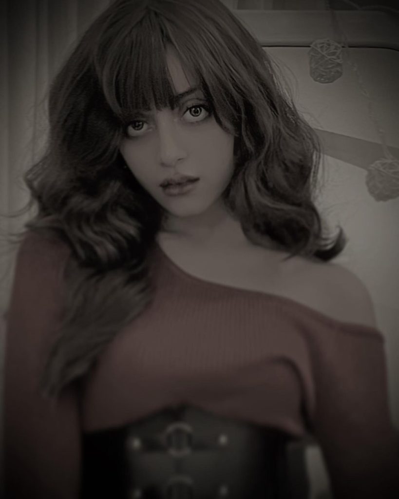 Alizeh Shah is Too Hot to Handle in Sexy Corset Belt [Pictures] - Lens