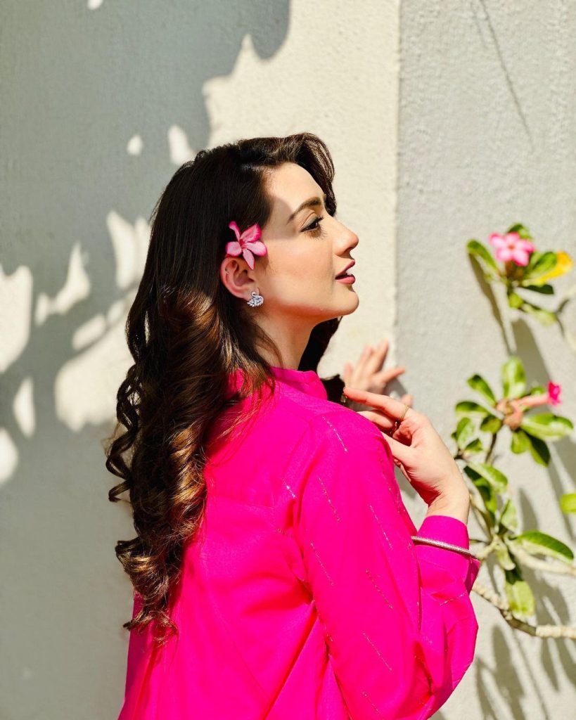 Momina Iqbal Exudes Spring Vibes in Pink Ensemble With a Life Lesson ...