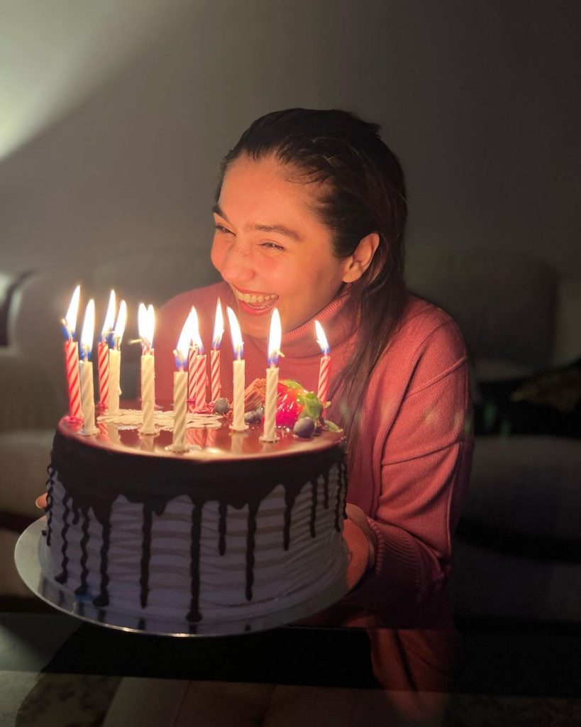Dur-e-Fishan Shares More Glimpses of Her Endless Vacation in London - Lens