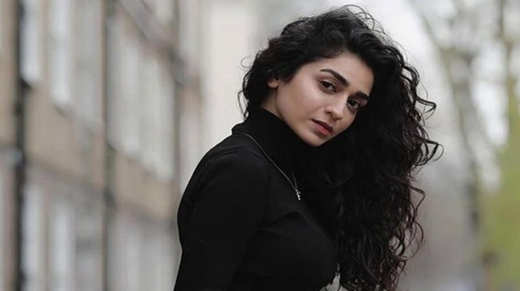 Hajra Yamin Exudes Grace in Desi Black Ensemble [Pictures] - Lens