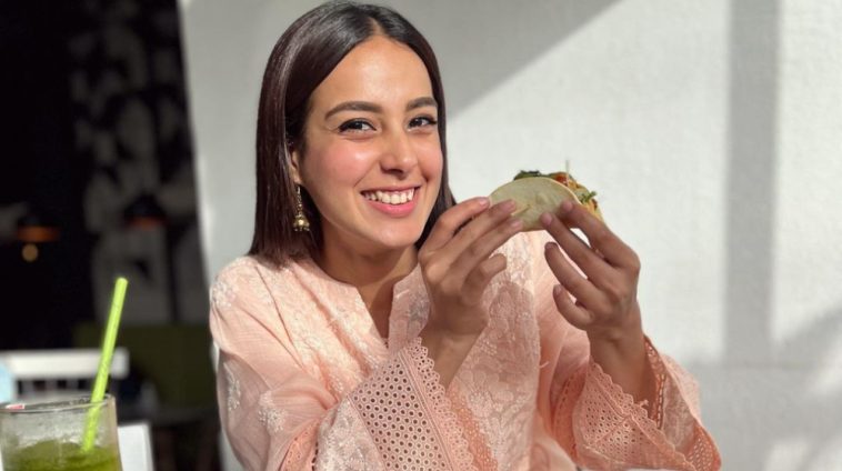 Iqra Aziz Reveals What Goes on Behind The Scenes [Video] - Lens