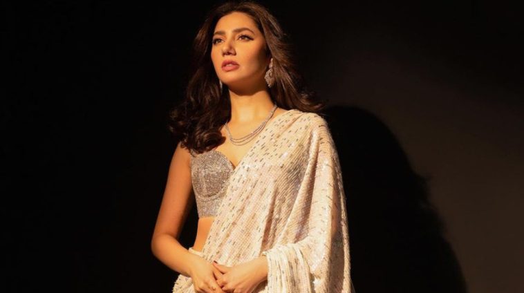 Mahira Khan's Latest Pictures in Backless Blouse Saree Set the Internet ...