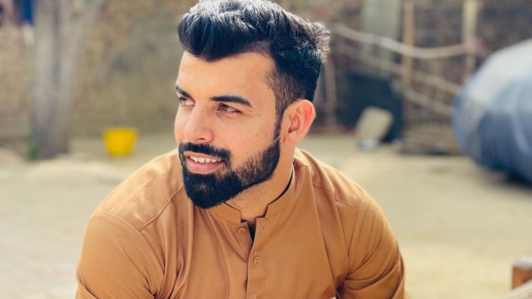 Shadab Khan Asks Fans to Respect Wife's Privacy After Breaking News of ...
