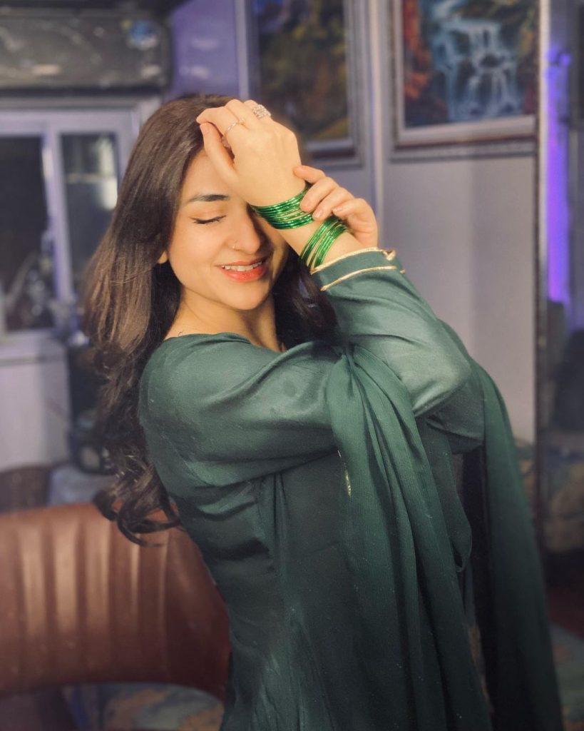 Yumna Zaidi Treats Fans With Elegance-Filled Pictures in Dark Green ...
