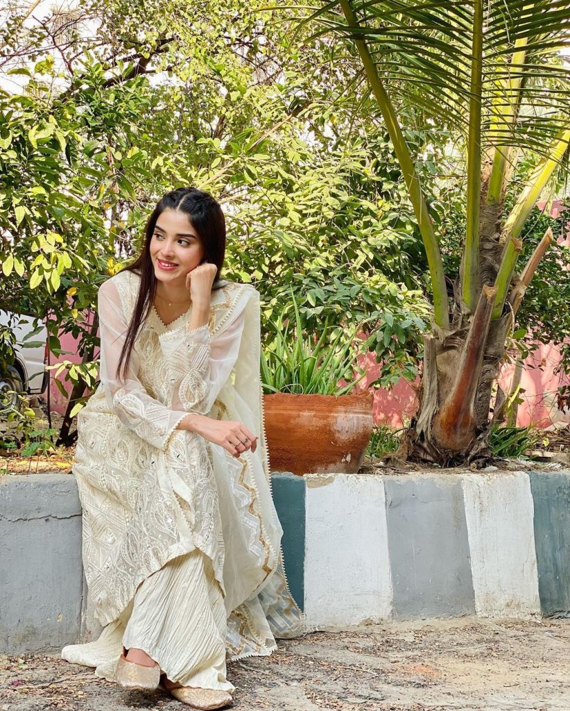Zainab Shabbir is Effortlessly Elegant in Traditional White Jora - Lens